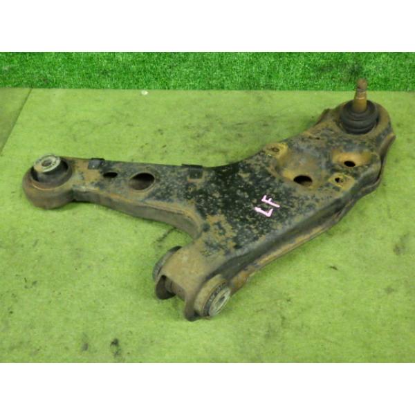 左フロントロアアームです。【車種】シボレー カマロ Z28 型式:CF-CF45E 2000年(平成12年)4月式  AT 左ハンドル エンジン型式: 5E 走行距離95,183km カラーコード 9567 アークティックホワイト から外し...