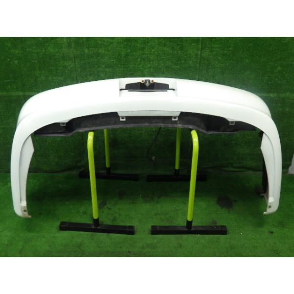 リアバンパー・ナンバー灯・ホースメント・反射板付です。【車種】シボレー カマロ Z28 型式:CF-CF45E 2000年(平成12年)4月式  AT 左ハンドル エンジン型式: 5E 走行距離95,183km カラーコード 9567 アー...