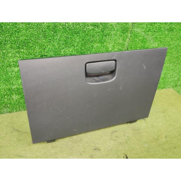 グローブボックスです。【車種】ダイハツ ウェイク グレード:Lリミテッド SAIII 型式：DBA-LA700S エンジン：KF  AT 平成30年11月式 カラー R59 プラムブラウンクリスタルマイカ　トリムコード FD10 走行距離4...