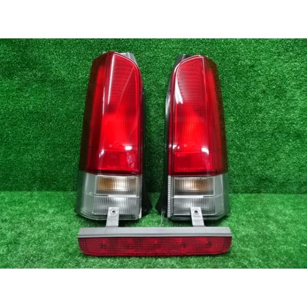 左右テールライト・ハイマウントランプセットです。【車種】スズキ ワゴンR グレード : FX 型式：MC21S エンジン型式：K6A カラー：Z2T グローブグリーンメタリック トリムコード D03 3AT 2WD 1999(平成11)年2...