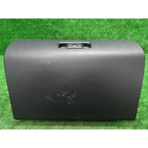 グローブボックスです。【車種】トヨタ MR-S Sエディション 型式：TA-ZZW30 エンジン型式：1ZZFE  6速MT  カラー：6R4 ダークグリーンマイカ トリムコード LA40   2006(平成18)年9月  走行距離81,5...