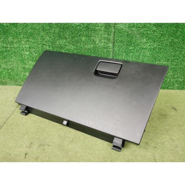 グローブボックスです。【車種】トヨタ タンク グレード G S  型式：DBA-M900A-BGBGE(S)  エンジン型式：1KR AT カラーコード：Y14 インペリアルゴールドクリスタルメタリック　トリムコード FA10  平成30年...