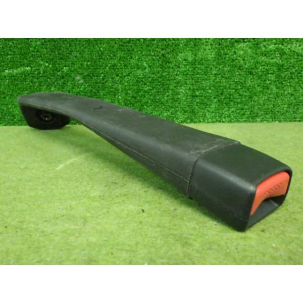 右フロントシートベルトパックルです。【車種】シボレー カマロ Z28 型式:CF-CF45E 2000年(平成12年)4月式  AT 左ハンドル エンジン型式: 5E 走行距離95,183km カラーコード 9567 アークティックホワイト...