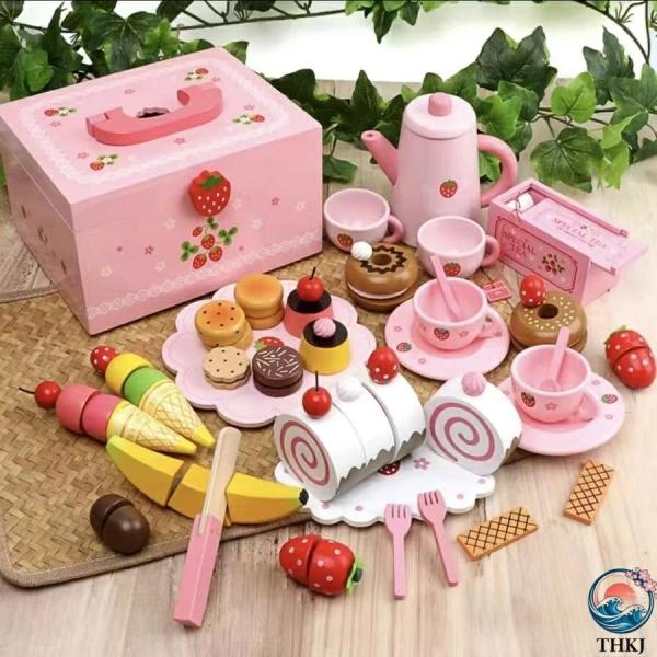 マザーガーデン 木のおままごと 野いちご スウィート カフェリボン ピンク〔木製 おもちゃ セット〕●一部の商品は輸入品ですので、入荷時期により、若干デザインや仕様が変わる場合がございます。●コンピューターの機器やモニターなどの違い、および...