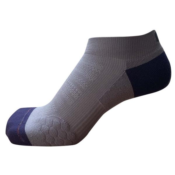 市民ランナーと共に半年間かけて創り出した日常のランで使いやすい機能性とデザイン性！＜BR＞完全オンラインで6名のランナーと半年間かけて０から企画し、開発方法を考え抜いて実現。「強く楽しく走る」ことを徹底的にこだわり抜いたデザイン性と機能性と...