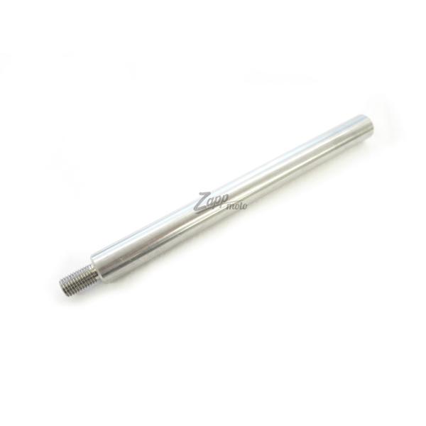 W1 W1S W1SA W3 用の メインスタンドシャフトです。純正部品番号：34019-010　こちらの 相当品となっております。材質：クロモリ製 メッキ仕上げ高品質な日本製です。