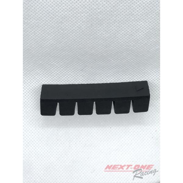 ヤマハKT-100SD/SEC用のシリンダー周辺パーツです。パーツ図の部品番号11のアブソーバー（防振ゴム）です。