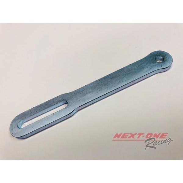 ストレートマフラーステー175mm/OTK　　１本レーシングカート用マフラー取付ステーチャンバーブラケット固定部が、長穴のフレキシブルタイプになっております。全長175ｍｍで厚みも厚く頑丈で多目的に使えます。主にROTAX-MAXのマフラー...