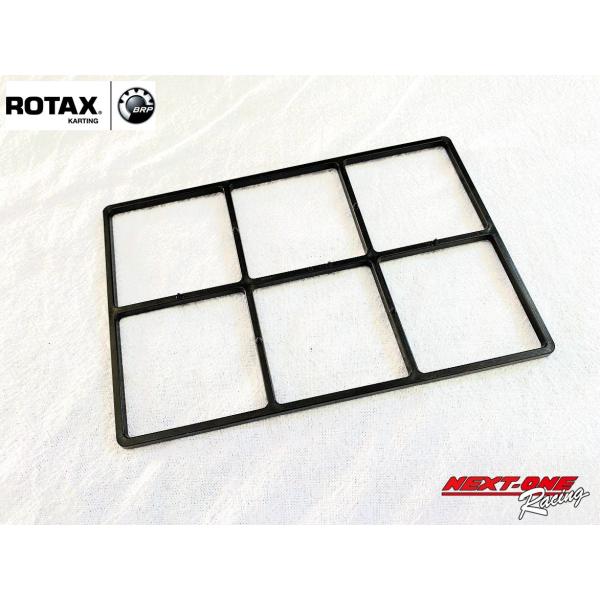ROTAX-MAX用のインテークサイレンサーパーツです。パーツ図の部品番号3番のフィルターエレメントホルダーです。1個単位での販売です。※ご注意※実店舗や当店ウエブストアでも販売しておりますので、欠品になっている場合もあります。欠品の場合は...