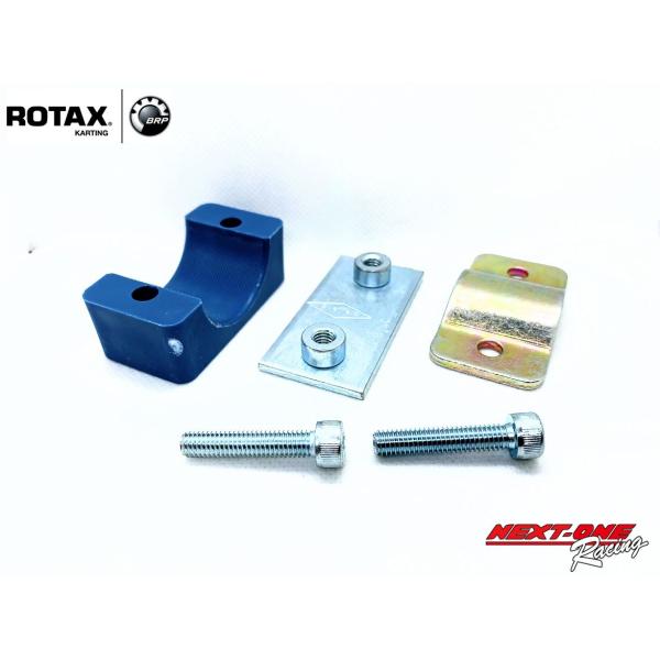 ROTAX-MAX用のEVOイグニッション '17周辺パーツです。パーツ図の部品番号25-26番のバッテリーホルダー用取付クランプ Assyです。1基に2セット必要です。販売は1セット単位になります。※ご注意※実店舗や当店ウエブストアでも販...