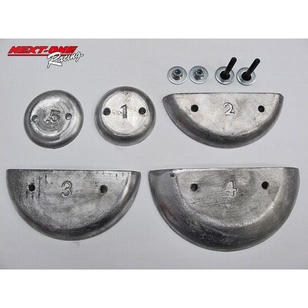 NOカートウエイト2ｋｇ・取付ボルト/ワッシャ/ナット（各２個）を付属CIK/FIA、JAF競技車両規則に対応した、2本止めウエイト。レーシングカートレースでの指定重量の調整用に使うウエイト（鉛）です。鉛製が比重が重いので最小の取り付けが可...