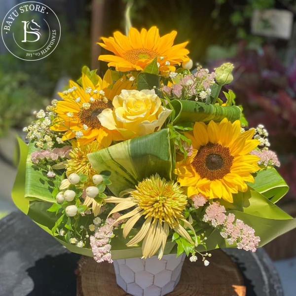フラワーアレンジメント 父の日 2025 生花 おしゃれ【サイズ】高さ約30cm、幅約25cm、奥行き約20cm【カラー】赤、黄色、ピンク、パステルカラー※お花の色や品種は指定出来かねます。【備考】大阪にある「Flower Market k...