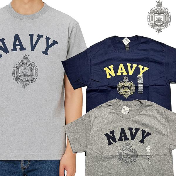 アメリカ海軍士官学校「USNA（United States Naval Academy）」の公式Tシャツです。胸元にはクラシックなプリントロゴが施されており、シンプルながら存在感のある仕上がりです。