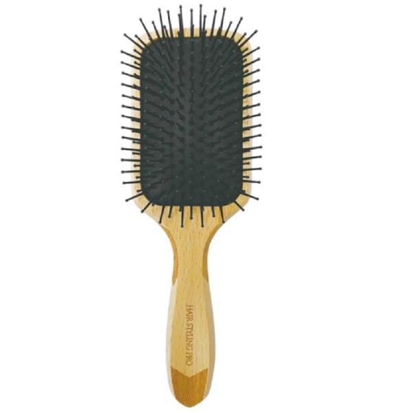 ■商品説明マッサージ効果抜群の天然木製パドルブラシ先玉ナイロンピンで弾力性があり、クッション性抜群の天然ゴムを使用した毛台に植毛。頭皮をやさしくいたわるブラシです。毛台と独立した先玉ナイロンピンが頭皮に沿って自由に動くので、ブラッシングによ...