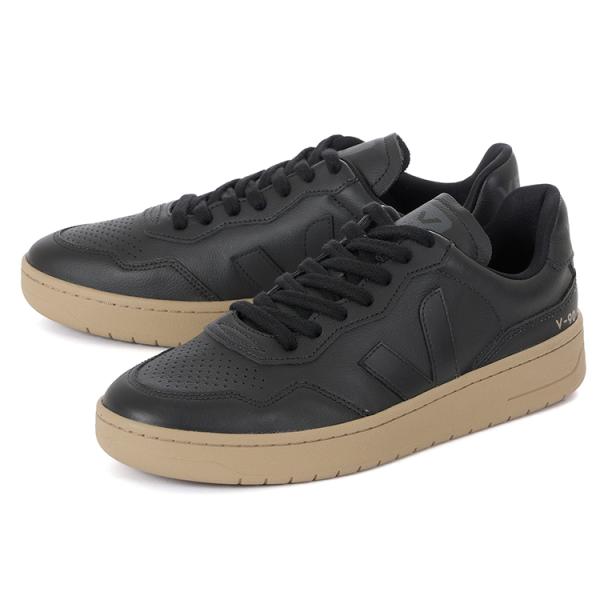 ■商品詳細【 ブランド 】VEJA（ヴェジャ）【 モデル名 】V-90 O.T. LEATHER【 メーカー品番 】VJVD203896【 カラー 】ブラック/デューン【 アッパー素材 】レザー【 底材 】ラバー【 生産国 】ブラジル【 商...