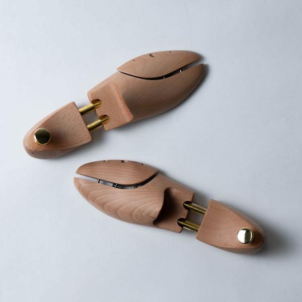 ■商品詳細【 モデル名 】NEXT FOCUS オリジナルシューツリー Type-C【 商品紹介 】シューケアに欠かす事のできないシューツリーは、靴の型崩れを防ぐと共に美しいフォルムを保ちます。素材にはブナを使用し、美しく滑らかなクリアーワ...