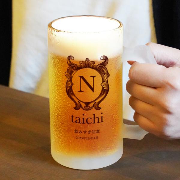「贈り物に特別なひとときを。名入れ対応・ビールジョッキ」メッセージ入り 名入れビールジョッキ毎日の晩酌が、特別な時間に変わる世界にひとつだけ！特別なメッセージを入れられる名入れジョッキ。また、ビールやお酒好きの方へのプレゼント、記念日の贈り...