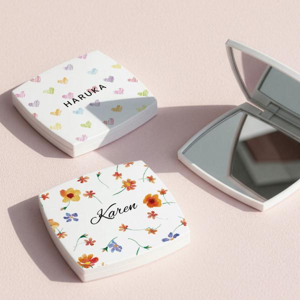 通常の鏡と拡大鏡がセットになった、コンパクト ミラー。ハンドバッグに入れて持ち歩きやすいスリムなミラーです。日中いつでも細かい部分までメーク直しができます。簡単なメーク直しのときには通常の鏡を、細かい部分を正確に仕上げるには拡大鏡をお使いく...