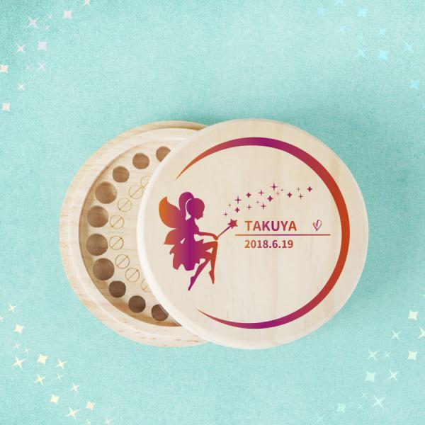 職人さんがひとつひとつ丁寧に作った松の乳歯ケースです。完全オリジナルでお名前や誕生日をお入れ出来ます。お子さん用・ギフト用にぴったりです♪お名前と誕生日を刻印できます。オプションで裏面に出生時間　体重　身長を刻印できます。本体の大きさ直径 ...