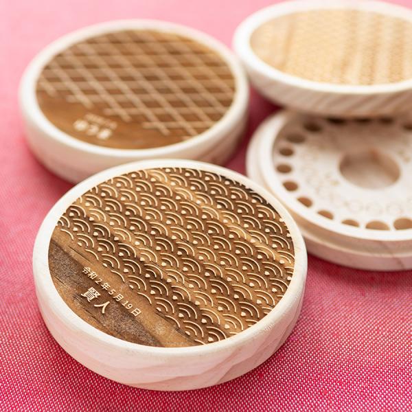 職人さんがひとつひとつ丁寧に作った松の乳歯ケースです。完全オリジナルでお名前や誕生日をお入れ出来ます。お子さん用・ギフト用にぴったりです♪お名前と誕生日を刻印できます。オプションで裏面に出生時間　体重　身長を刻印できます。本体の大きさ直径 ...