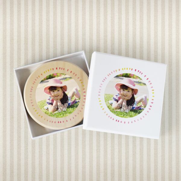 職人さんがひとつひとつ丁寧に作った松の乳歯ケースです。完全オリジナルでお名前や誕生日をお入れ出来ます。お子さん用・ギフト用にぴったりです♪お名前と誕生日を刻印できます。オプションで裏面に出生時間　体重　身長を刻印できます。本体の大きさ直径 ...