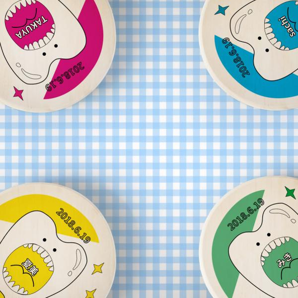 職人さんがひとつひとつ丁寧に作った松の乳歯ケースです。完全オリジナルでお名前や誕生日をお入れ出来ます。お子さん用・ギフト用にぴったりです♪お名前と誕生日を刻印できます。オプションで裏面に出生時間　体重　身長を刻印できます。本体の大きさ直径 ...