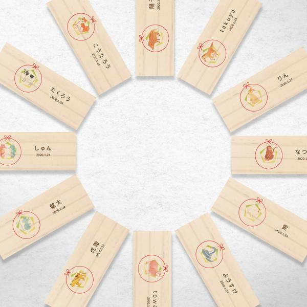 職人さんがひとつひとつ丁寧に作った松の産毛ケースです。完全オリジナルでお名前や誕生日をお入れ出来ます。お子さん用・ギフト用にぴったりです♪お名前と誕生日を刻印できます。オプションで裏面に出生時間　体重　身長を刻印できます。本体の大きさSサイ...