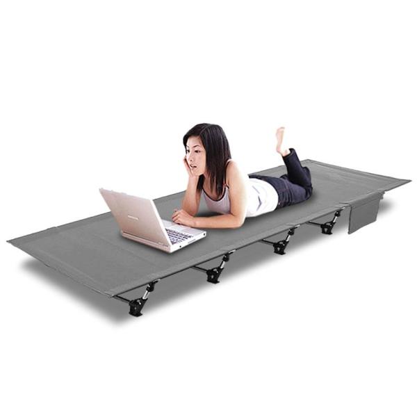 持ち運びラクラクな1.9kg収納時55 x14cmのコンパクトコット。組み立てた状態では全長187cm×60cmとなり大人一人が寝ることが出来るベッドとなります。