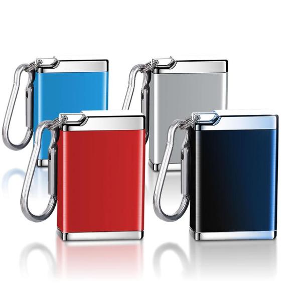 ■愛煙家の身だしなみ普段使いはもちろん外出先やアウトドアでもスマートに持ち歩ける携帯型灰皿。■高級感あるスマートデザインシンプル＆スタイリッシュなデザインなのでどんな服装にもピッタリとマッチします。■ネジ式開閉ふたの開閉はネジ式なのでかっち...