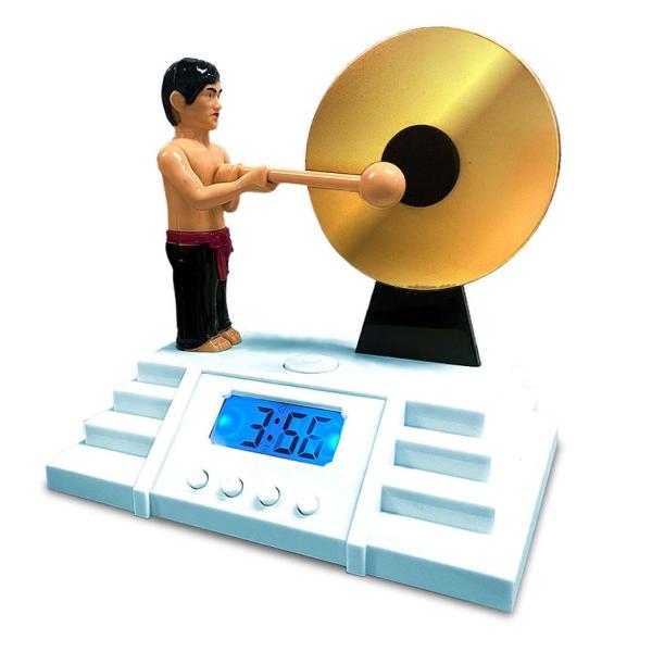 考えるな！起きろ！銅鑼を押すまで止まらない目覚まし時計「起きろ！銅鑼ゴング」が登場！●通常の置き型時計としても便利に使用できる！LEDパネルで暗い場所でもはっきり確認できます。●ゴングで起こすアラーム設定●のんびり寝る2種類の時間設定モード...