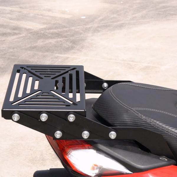 【適用車種】ヤマハ NMAX125 （2025年式）、NMAX155 （2025年式）【リアボックス対応】GIVIや汎用タイプのリアボックスの取り付けに対応。ツーリングや通勤時の積載力アップに最適です。【前後調整可能】リアボックスの位置を前...