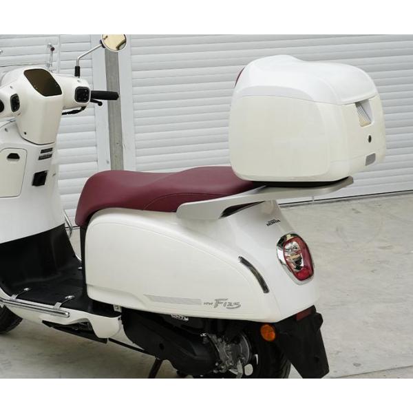 商品仕様材質：ABS樹脂容量：約35Lセット内容：本体×1【内装付き】、装着用台座x1取り付け工具×1式一体感を壊さず、後付け感のない装着イメージHONDAブランドに相応しい高品質ABS樹脂でもっと軽量にアルミとは違い、当商品は高品質なAB...