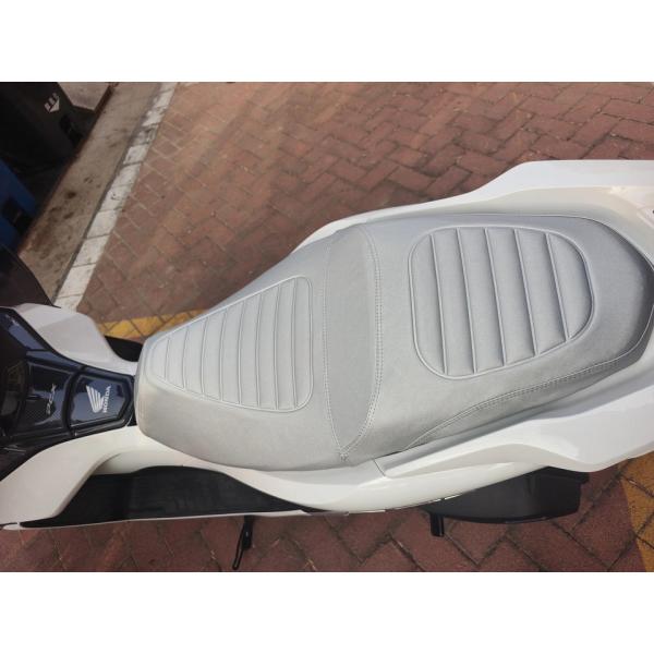 PCX 125 150 160シートカバー厚くて低反発で乗り手心地よい簡単装着、装着後ドレスアップ！防水加工済です！【セット内容】：本体x1セット※新型PCX160車種も対応可能です。※説明書は付属しておりません