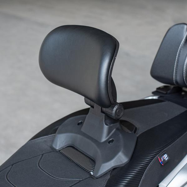 レザー製で手触りが良い厚くて低反発で乗り手心地よい適合車種PCX NMAX XMAX FORZA　LEAD125 DIO125 TMAXなどの車種仕様運転席背もたれx1、装着用ネジx1式※説明書は付属しておりません