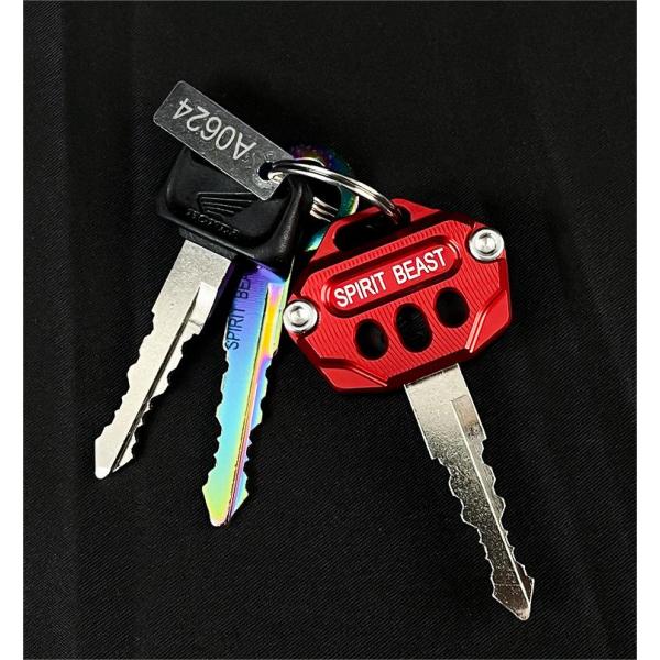 【適合車種】　　ホンダ クロスカブ CC50 CC110。※ご購入前に必ず画像で形状を確認してください。車型、年などによって、キーの模様が違う可能性がある。素材：アルミ（CNC掘り出し）カラー：レッド＆ブラック チタン＆ブラック ブラック ...