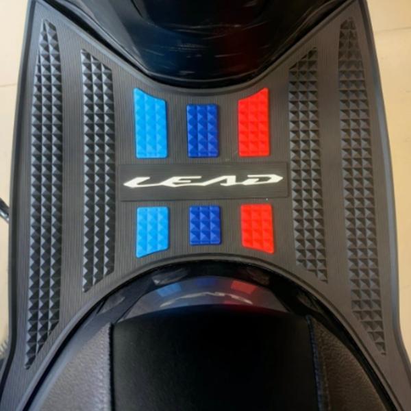 【商品情報】ホンダ LEAD 125 フロアマット仕様本体のみ※説明書は付属しておりません材質：ゴム【適合車種】適合車種 : ホンダ LEAD 125※新型リード125車種も対応可能です。※適用車種を確認してから購入をお願い致します。