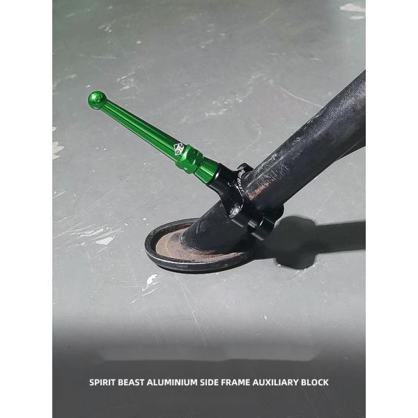 【商品情報】【適合車種】：カワサキ NINJA 400セット内容：ステップキットx1材質：スチール&amp;アルミニウムを採用する事で強度、耐劣化性、耐腐食性、保護性のバランスを揃える事ができました。安定感、装着後使いやすい。NINJA車種...