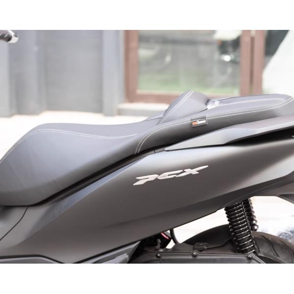 PCX160  ローダウンシート革製で手触りが良い厚くて低反発で乗り手心地よいわざと取り外して収納の必要はありません純正シートより2CMローダウンシートです、小柄な人に優しいです！【適用車種】：ホンダ PCX150 PCX160 ※新型 P...