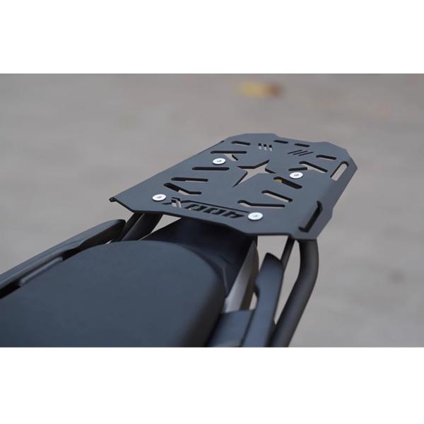 装着後ドレスアップ、安全性向上！カラー：ブラック、シルバー付属の部品で簡単に取り付けできます。車種専用のエンジンカットです。【適合車種】・ホンダ CB400X CB400F※説明書は付属しておりません。