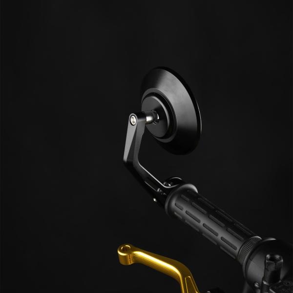 剛性の高いアルミダイカストをアームとミラー本体に採用したバーエンドミラーです。眩しさを低減する特殊処理をされた鏡面を採用、悪天候でも見やすく、夜間等後方車からの反射光を軽減します。適合車種:クロスカブ50クロスカブ110