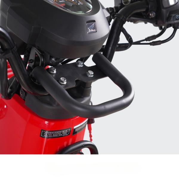 スーパーカブ アップフラットキャリア利便性アップ！ハンドルアッパーホルダーに装着するタイプです。※Honda純正グリップヒーターとの同時装着不可。仕様本体のみ取付ネジ＆ステー×1式※説明書は付属しておりませんカラー：ブラック材質：スチール【...
