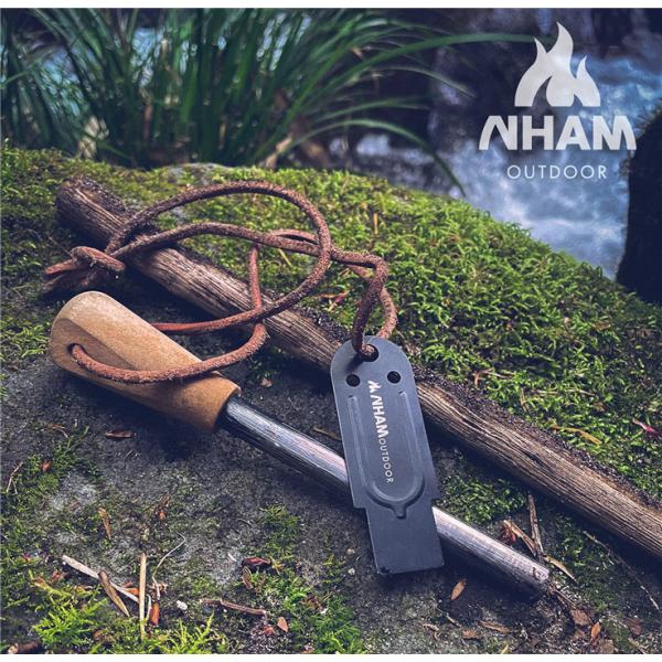 【発売日：2021年06月15日】ファイヤースターターを使って火起こしをしたいがなかなか着火出来ない。そんな思いをした事はありませんか？NHAMは着火し易さにこだわりました。◆バリを破壊しない表面処理を研究する事により、大きな火花を産むスト...