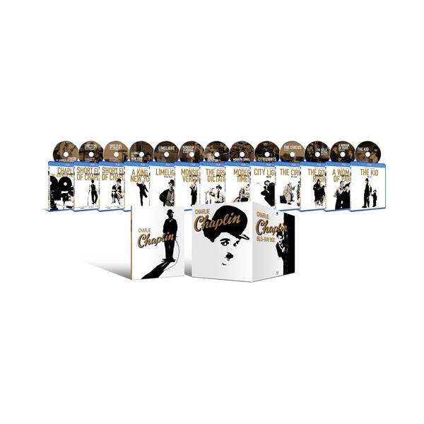 【発売日：2025年05月30日】●喜劇王チャップリンの代表作を完全収録した決定版Blu-ray BOX！美しい映像でチャーリーが甦る！ 映画史上最も有名なキャラクター、放浪紳士チャーリー。チャップリンはチャーリーを通して、笑いと涙の美しい...
