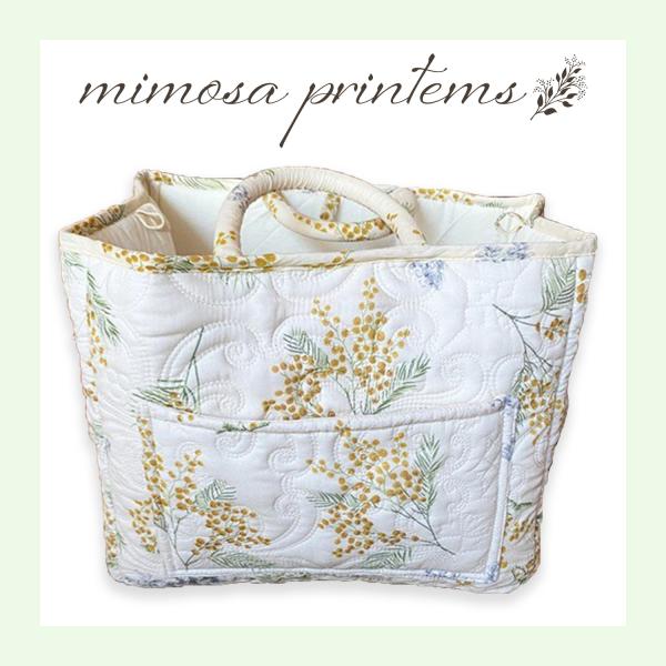 ホワイトキルトに春を告げる花ミモザをプリントしたシリーズ。ほんのり淡いホワイトベージュを下地に、ふんわり浮かぶミモザを散りばめました。裏地はホワイトキルトです。お部屋を明るくするキルトは、お日様の光がとてもよく似合います。気分を上げてくれる...