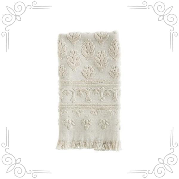 MATHILDE Mのゲストタオルは、高級感あるエンボスデザイン。ポコポコした模様とフリンジエッジが美しく、厚みがあります。シックなカラーも素敵。柔らかで肌触りがよいので、ゲストタオルとして、お気に入りの自分用としてサニタリールームにストッ...