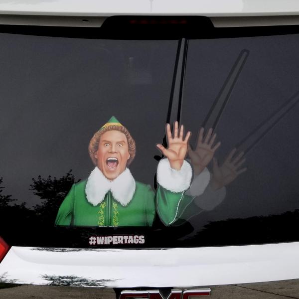 商品名: WiperTags Jolly Elf 手を振るクリスマス 冬 デカール付き 車の後部のワイパーブレードに取り付け Jolly Elf Waving Arm Wiper Blade Decal for Christmas and ...