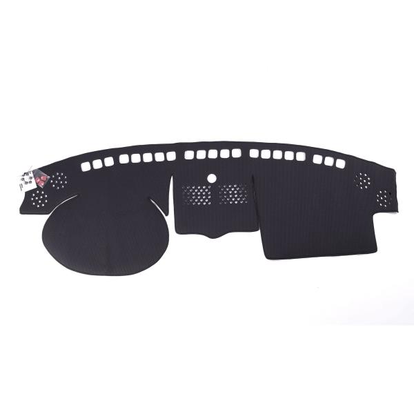 商品名: Wellvisors ブラックダッシュマット ダッシュボードカバー マセラティ 2005-2013 クアトロポルテ HUDなし 3-886MA004 WellVisors Black Dash Mat Dashboard Cove...