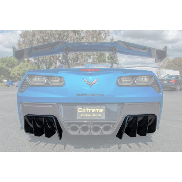 商品名: 2014-2019 シボレー コルベット C7 交換用 | パフォーマンス トラック スタイル リアバンパー 下部 アドオン フィン ディフューザー ペア (ABS プラスチック - ペイント カーボン フラッシュ メタリック) ...