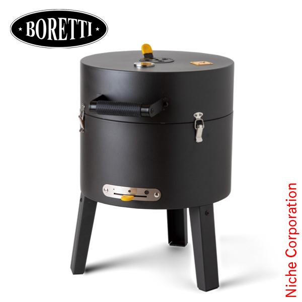 ●イタリアの情熱がBBQを変える！炭火焼きオーブンの進化系チャコールバーベキューグリルイタリアのキッチンライフスタイルブランド「ボレッティ」が送り出したBBQの秘蔵アイテム。ドア付きのグリルは、オーブン内で熱が均等に循環し、食材の全周から包...