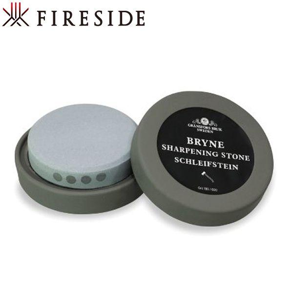 こちらの商品は輸入品のため、ご購入時期により予告なく仕様変更となる場合があります。予めご了承ください。粗さの異なる研石粒度の異なる円盤状の伝統的な斧用砥石。粗い面で研いだあと細かい面で整えます。ソフトな天然ゴム製のケースは、作業しやすいホル...